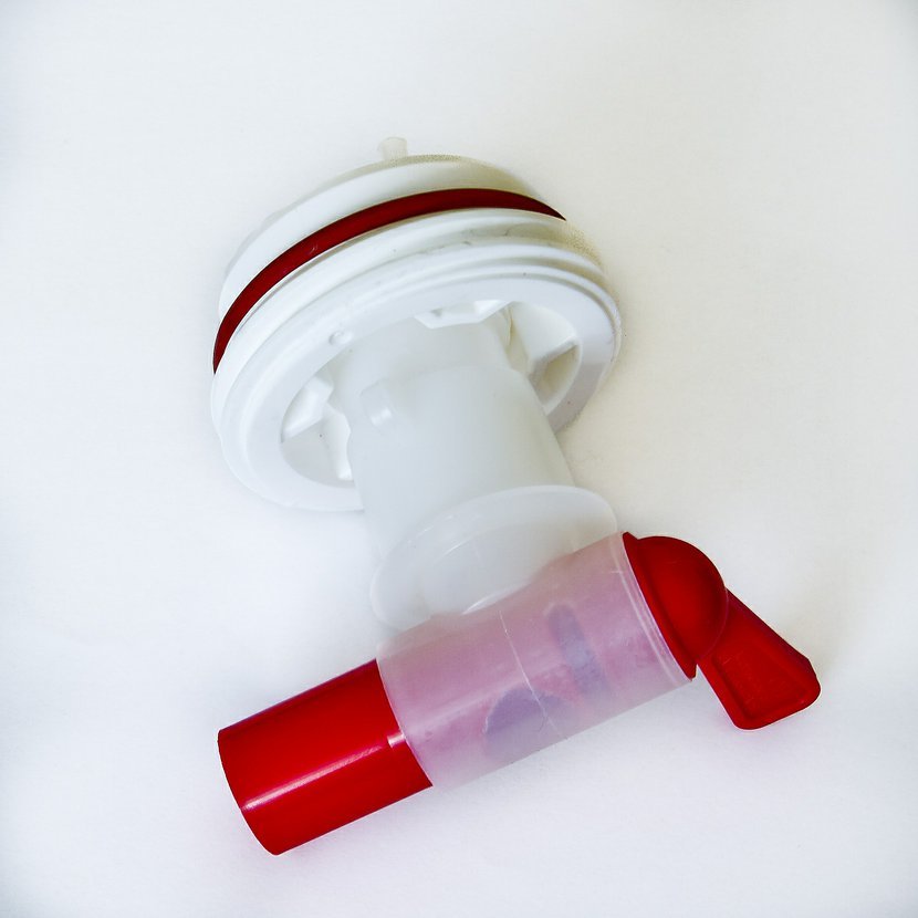 UZÁVĚR S VÝPUSTNÝM KOHOUTEM pro sudy 200 l